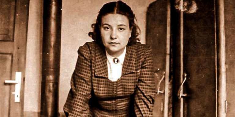 Cumhuriyet’in İlk Kadın Öğretmenlerinden: Fatma Refet Angın - BinYaprak